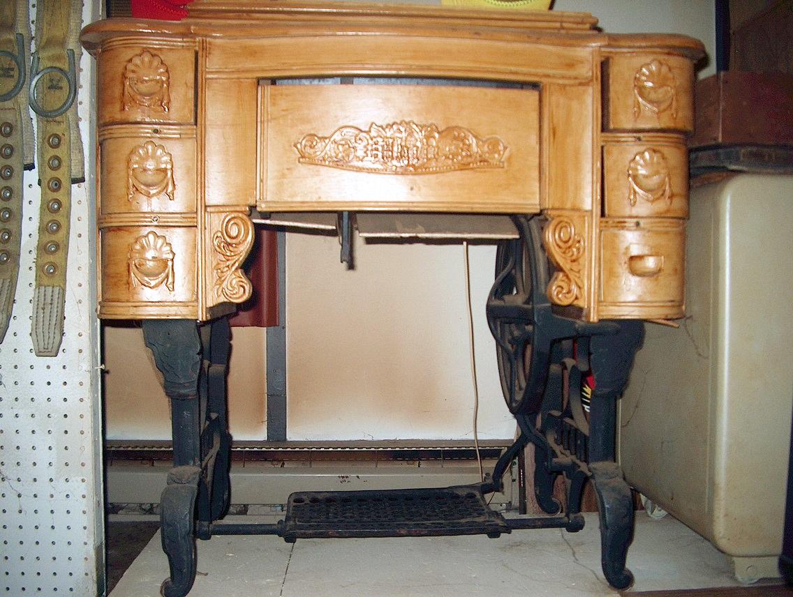 White Sewing Machine table For Sale